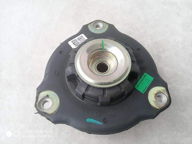 68304232AA Chrysler опора переднего амортизатора