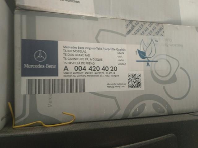 A0044204020 Mercedes колодки тормозные передние дисковые