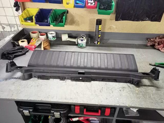 51477326465 BMW накладка борта погрузочного пола