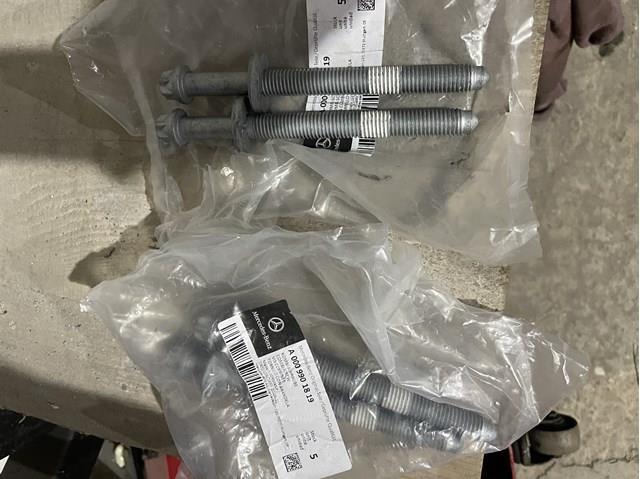 A0009901819 Mercedes гвинт