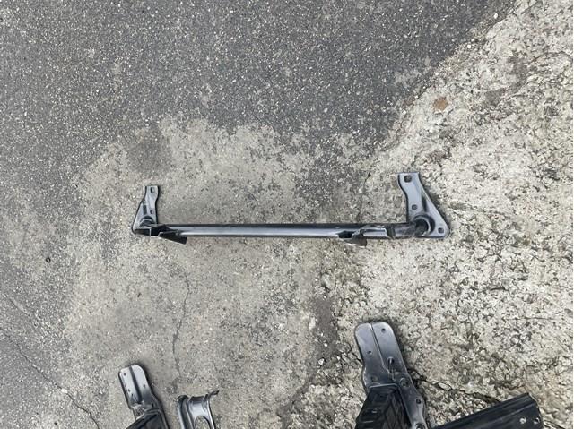 A1666200385 Mercedes нижняя поперечина радиатора w166 ml