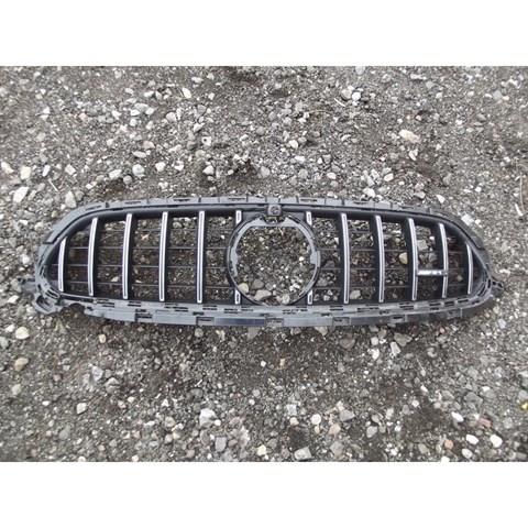 2138886700 Mercedes решетка