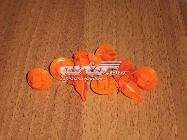 7539735010 Toyota пистон (клип крепления накладок порогов)