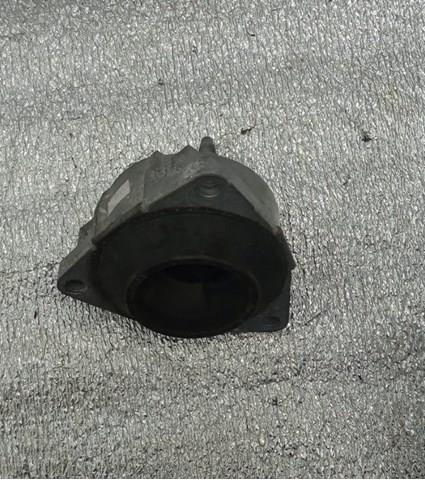 68032665AE Chrysler подушка коробки трикутна, 3 отвори