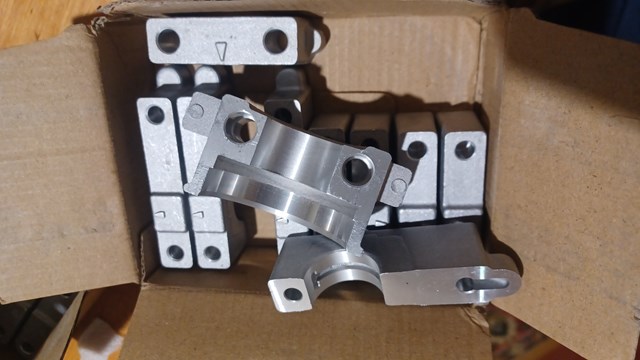 1005B453 Mitsubishi головка блока цилиндров (гбц)