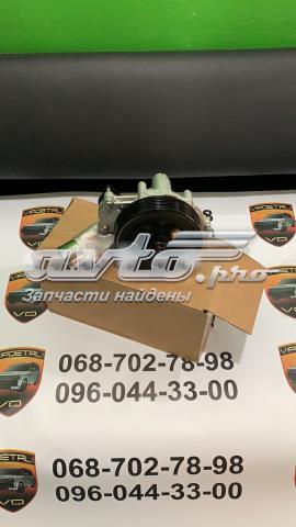 LR033993 Land Rover помпа водяная
