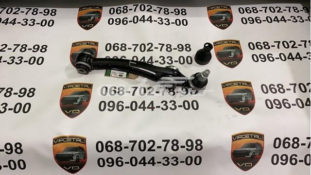 LR034217 Land Rover правый рычаг передней нижней подвески