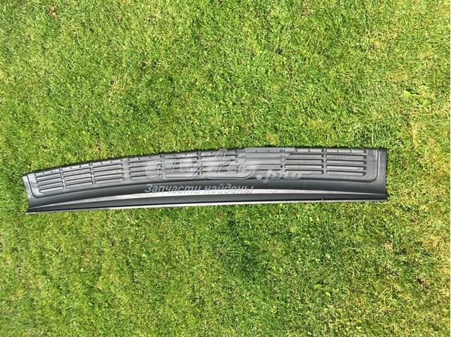 5216260040 Toyota накладка бампера заднего верхняя защитная