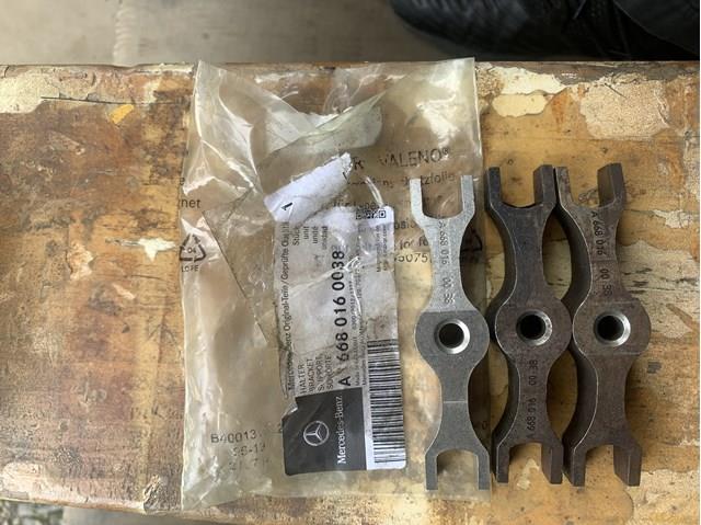 Кронштейн крепления форсунки на Mercedes A (W168)