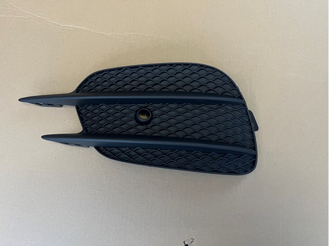 A2138856700 Mercedes заглушка (решетка противотуманных фар бампера