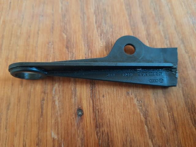 4G0820536B VAG кронштейн