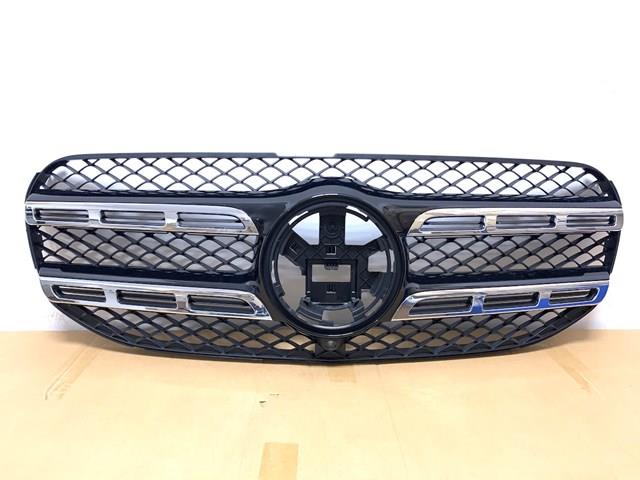 1678881100 Mercedes решетка радиатора
