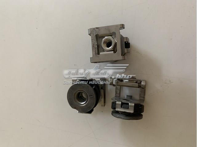 4G8806305 VAG регулювальний кронштейн фари