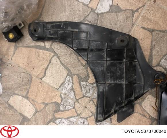 5373706040 Toyota щиток грязезащитный передней арки крыла