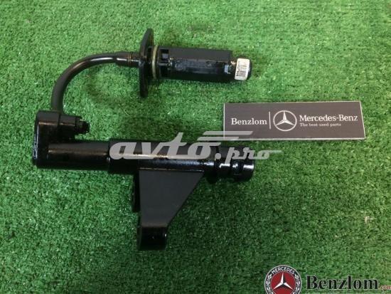 Датчик уровня масла двигателя на Mercedes S (W221)