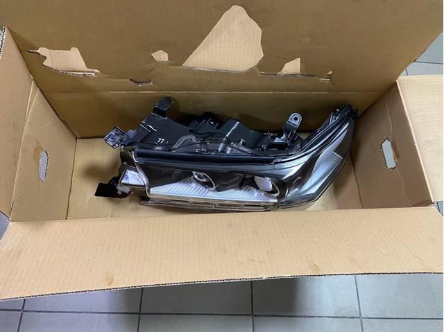 8110660P40 Toyota фара левая