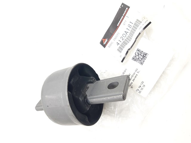 4120A181 Mitsubishi сайлентблок заднего продольного рычага передний