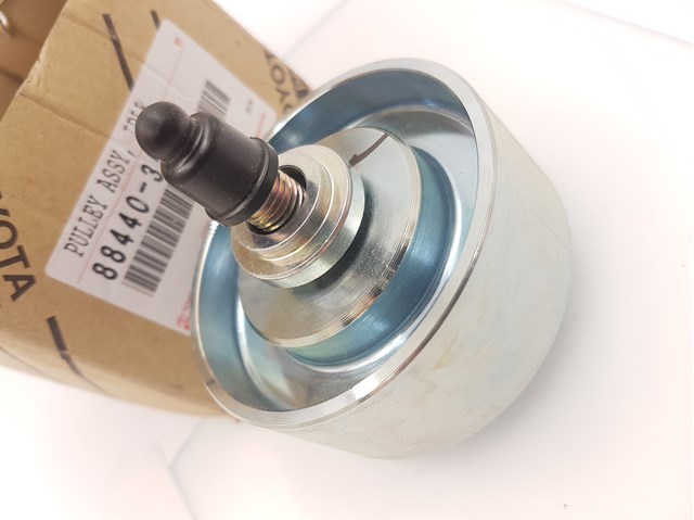 8844035130 Toyota паразитный ролик