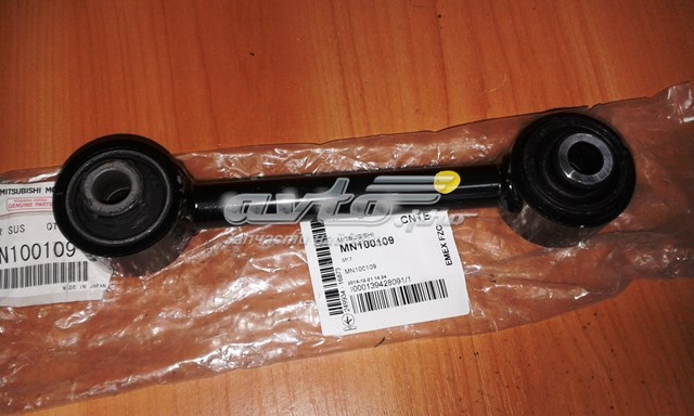 MN100109 Mitsubishi тяга поперечна задньої підвіски (Передняя)