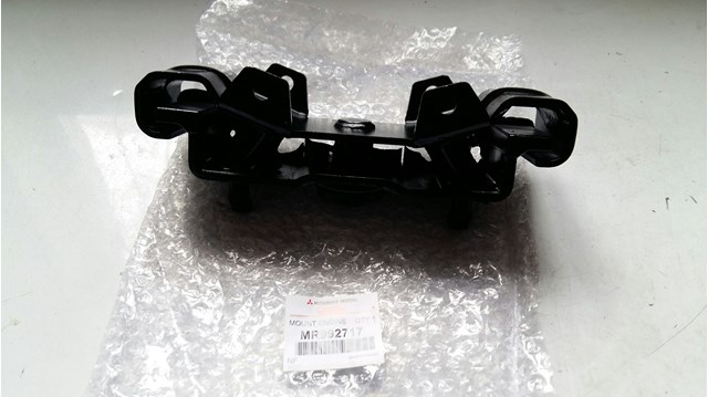MR992717 Mitsubishi подушка трансмиссии (опора коробки передач)