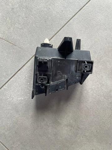 5256260060 Toyota суппорт (кронштейн крепления заднего фонаря правый)
