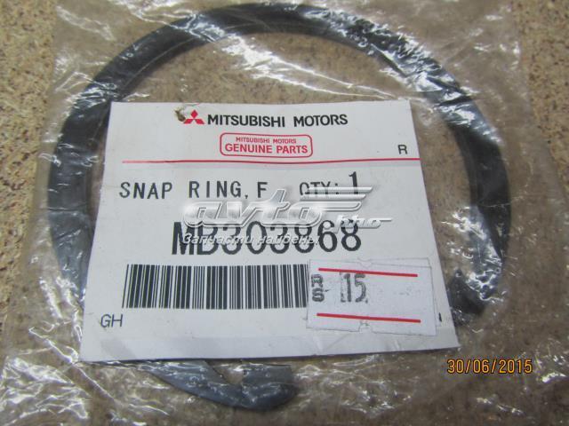 MB303868 Mitsubishi Кольцо стопорное подшипника передней ступицы