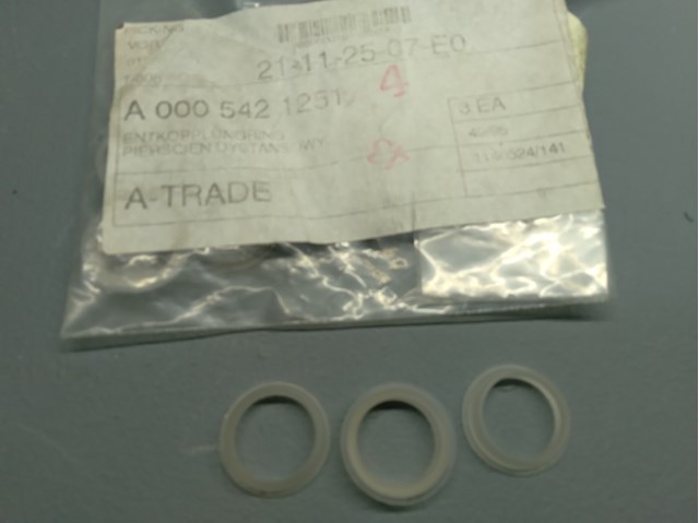 A0005421251 Mercedes втулка