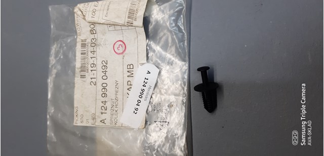 A1249900492 Mercedes заклепка