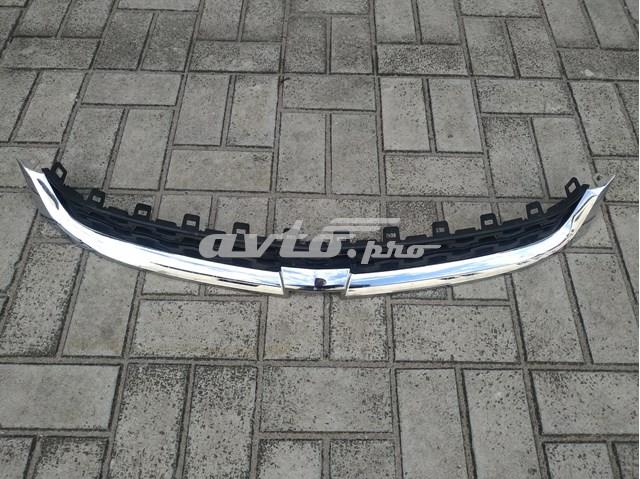 22995184 General Motors решетка верхняя malibu 2014-2015, аналог