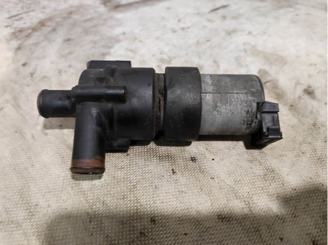 A0018358664 Mercedes помпа водяная (насос охлаждения, дополнительный ...