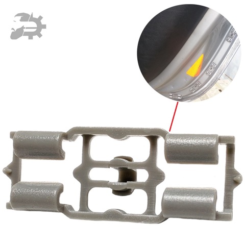 Клипса уплотнителя двери на BMW X5 (E53)