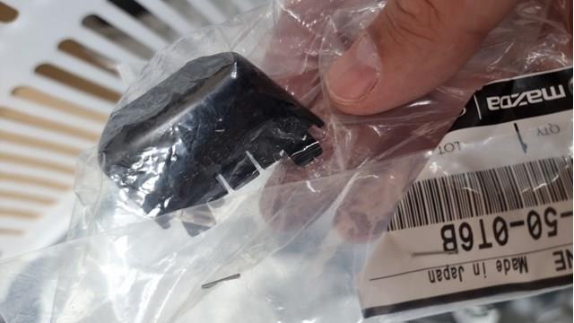 BDGF500T6B Mazda пистон (клип крепления бампера переднего)