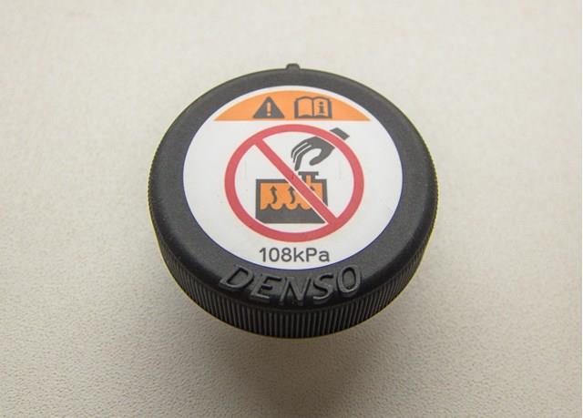 1647528140 Toyota крышка (пробка расширительного бачка)