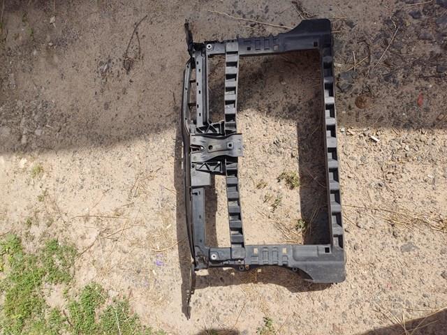 5K0805588E VAG кронштейн для радиатора