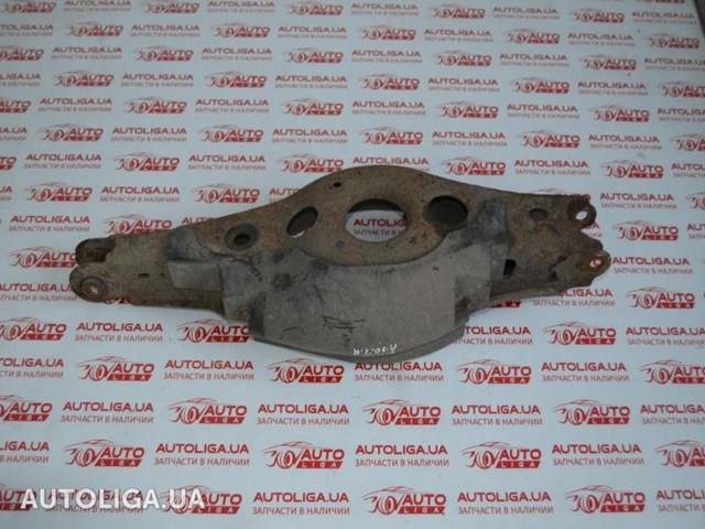 4873042040 Toyota рычаг задней подвески поперечный правый