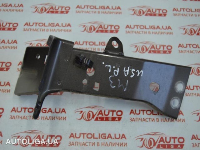 B45A52240 Mazda кронштейн крепления крыла переднего левого передний