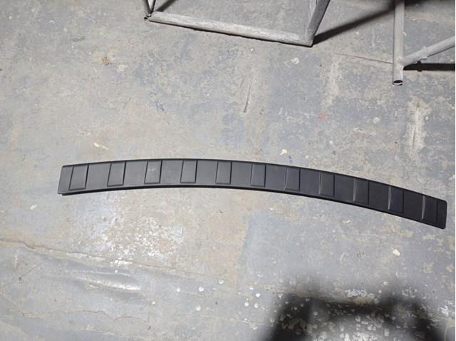 68091514AA Chrysler накладка бампера заднего верхняя защитная