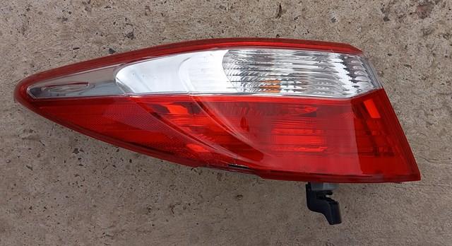 8156006640 Toyota фонарь задний левый внешний