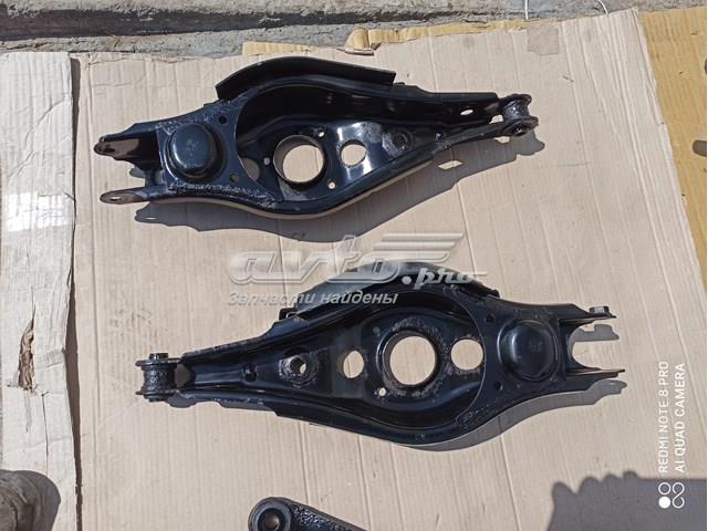 4873042040 Toyota рычаг задней подвески поперечный правый