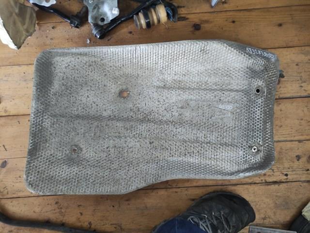 5832735050 Toyota кожух защитный выхлопного тракта