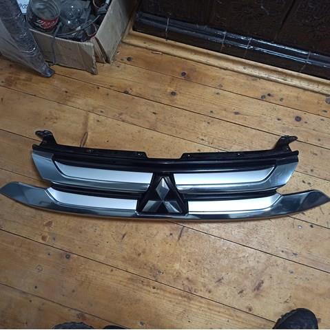 7450A967 Mitsubishi решетка радиатора