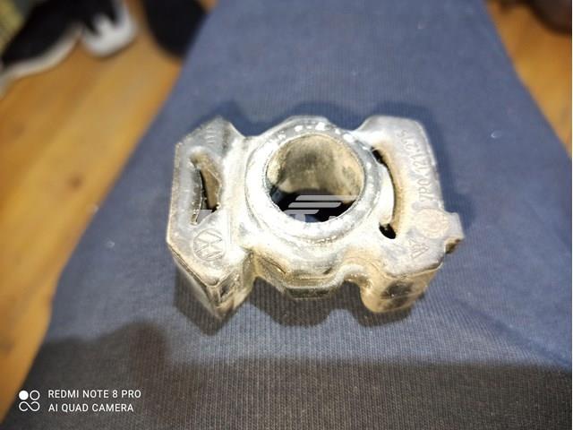 7P0121275 VAG кронштейн (подушка крепления радиатора нижний)