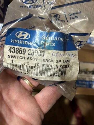 4386923000 Hyundai/Kia датчик включения фонарей заднего хода