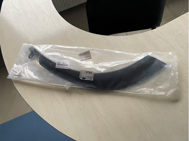 7506178011 Toyota накладка двери задней правой