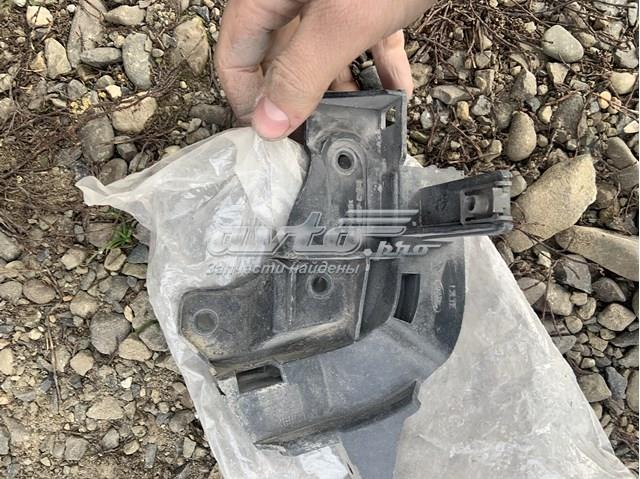 LR011467 Britpart кронштейн переднего бампера правый/brack