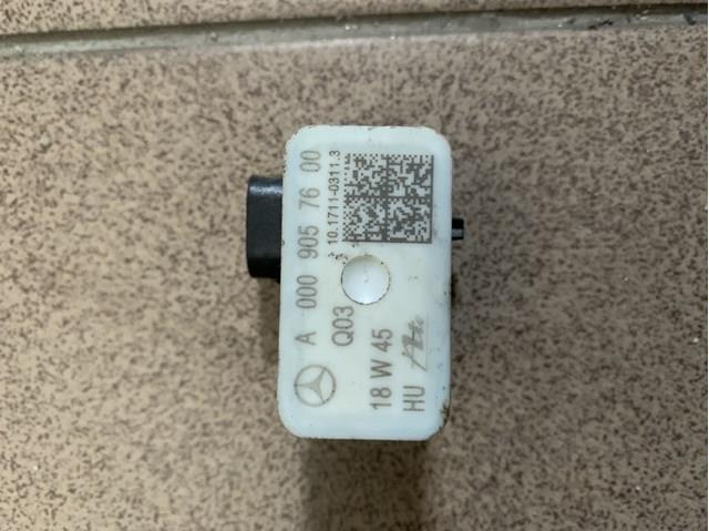 A0009057600 Mercedes датчик ускорения