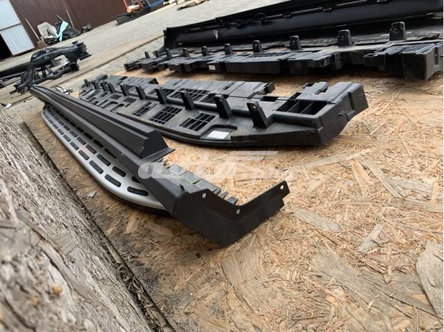 1676981601 Mercedes подножка правая в сборе gle 167