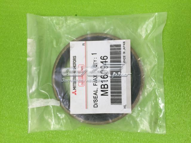 MB160946 Mitsubishi сальник полуоси переднего моста правой