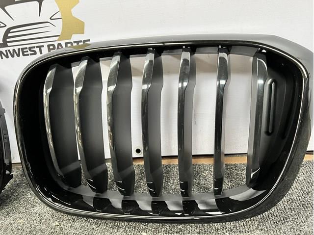 51138469960 BMW решетка радиатора правая