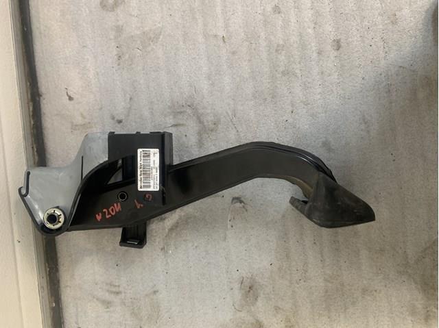 A2042902001 Mercedes педаль тормоза